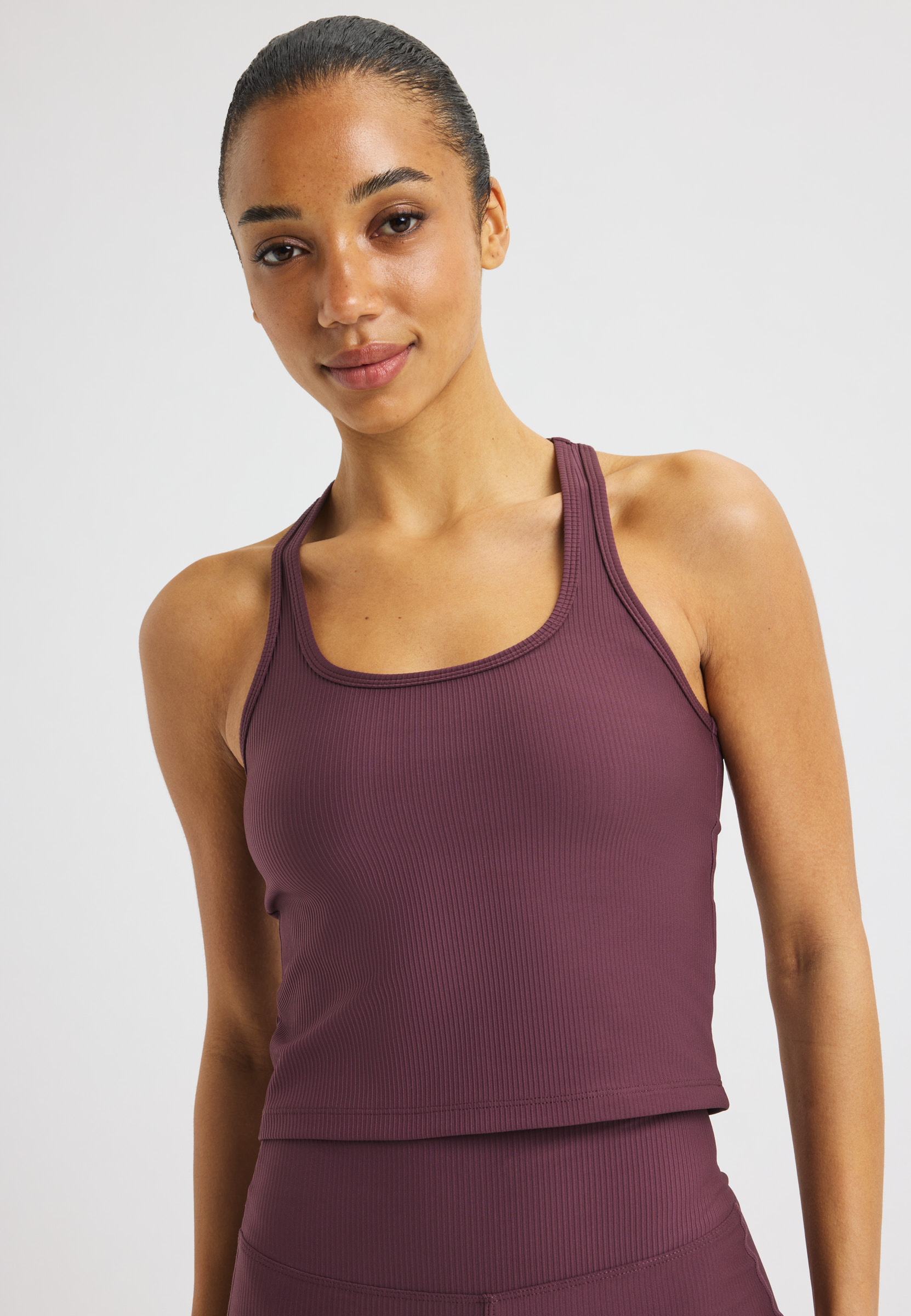Ribbed R Tank – Cropped training top in ribbed material | Röhnisch